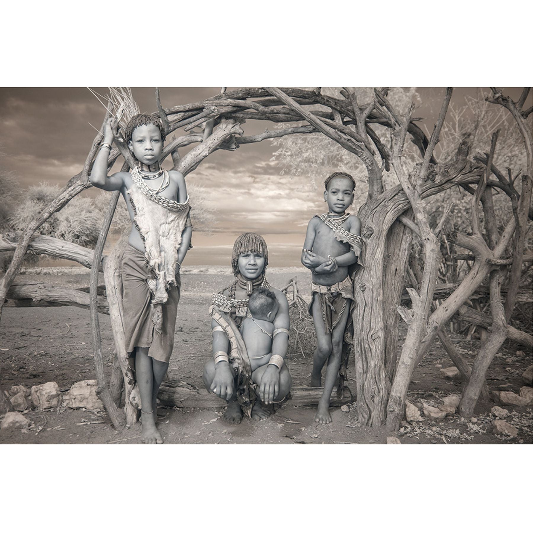TERRI GOLD "Hamar Family Under the Arch, Ethiopia" – Stella Flame Gallery